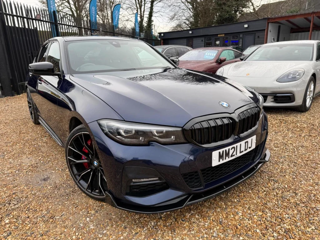 Used BMW 3 SERIES 2020 Blue for sale - £19990 in LU6 1NX, Bedfordshire ...